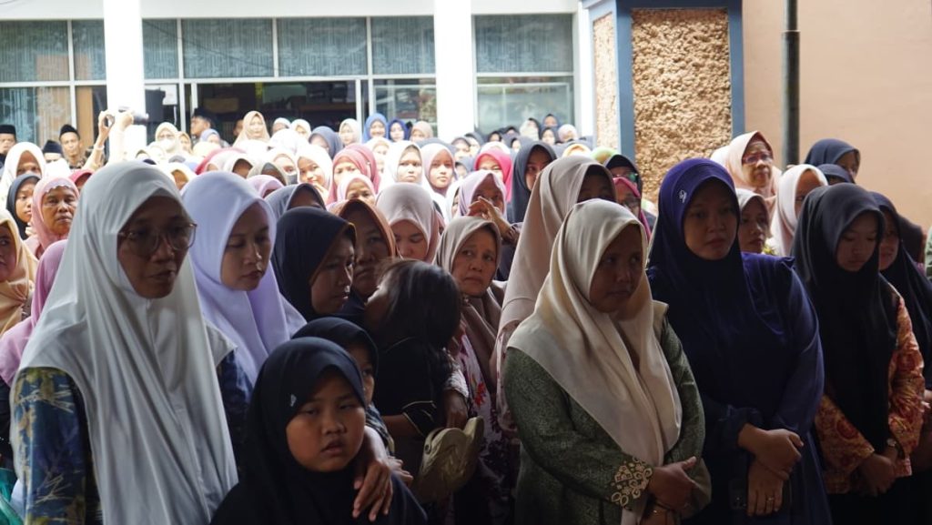 Hurmat Tindak Umroh K.H. Zuhrul Anam Hisyam: Tradisi Tahunan yang Penuh ...